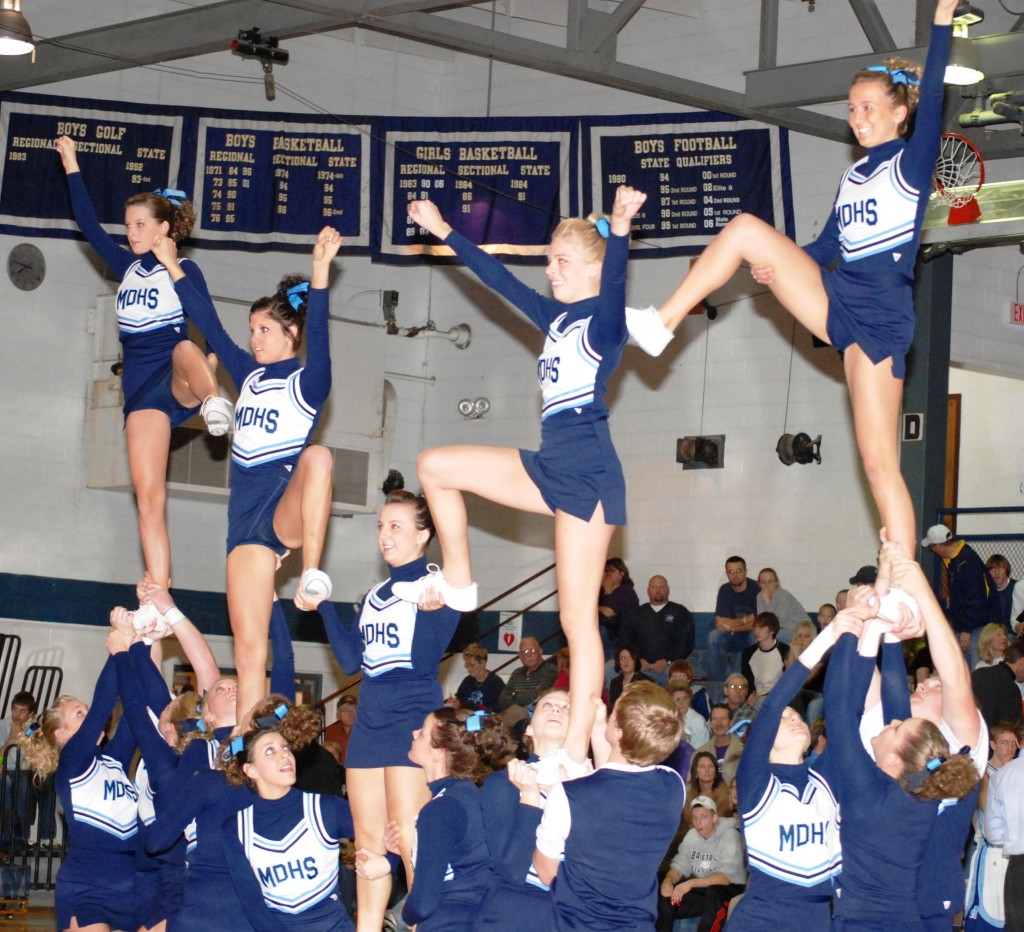 Cheerleading | Mater Dei Catholic High School - Breese, IL